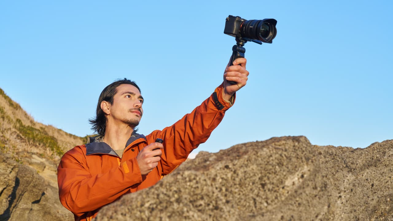 Sony introduces GP-VPT3 wireless shooting grip/tripod with detachable remote